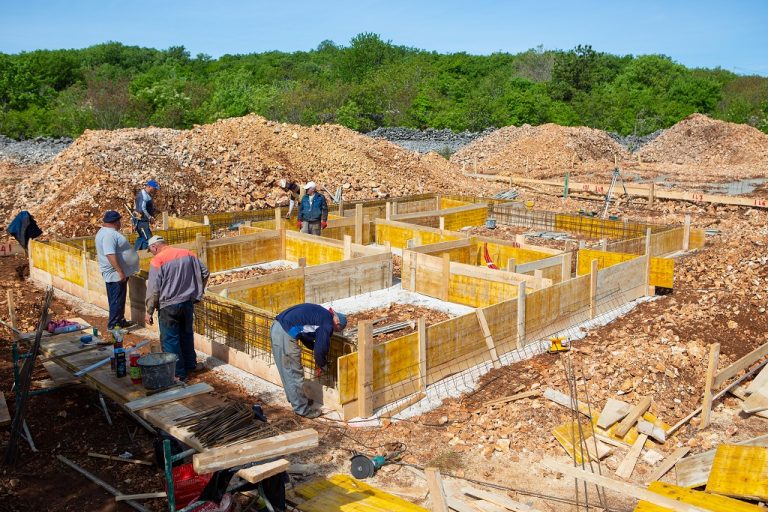 Trakasti temelji - GK LONJAK